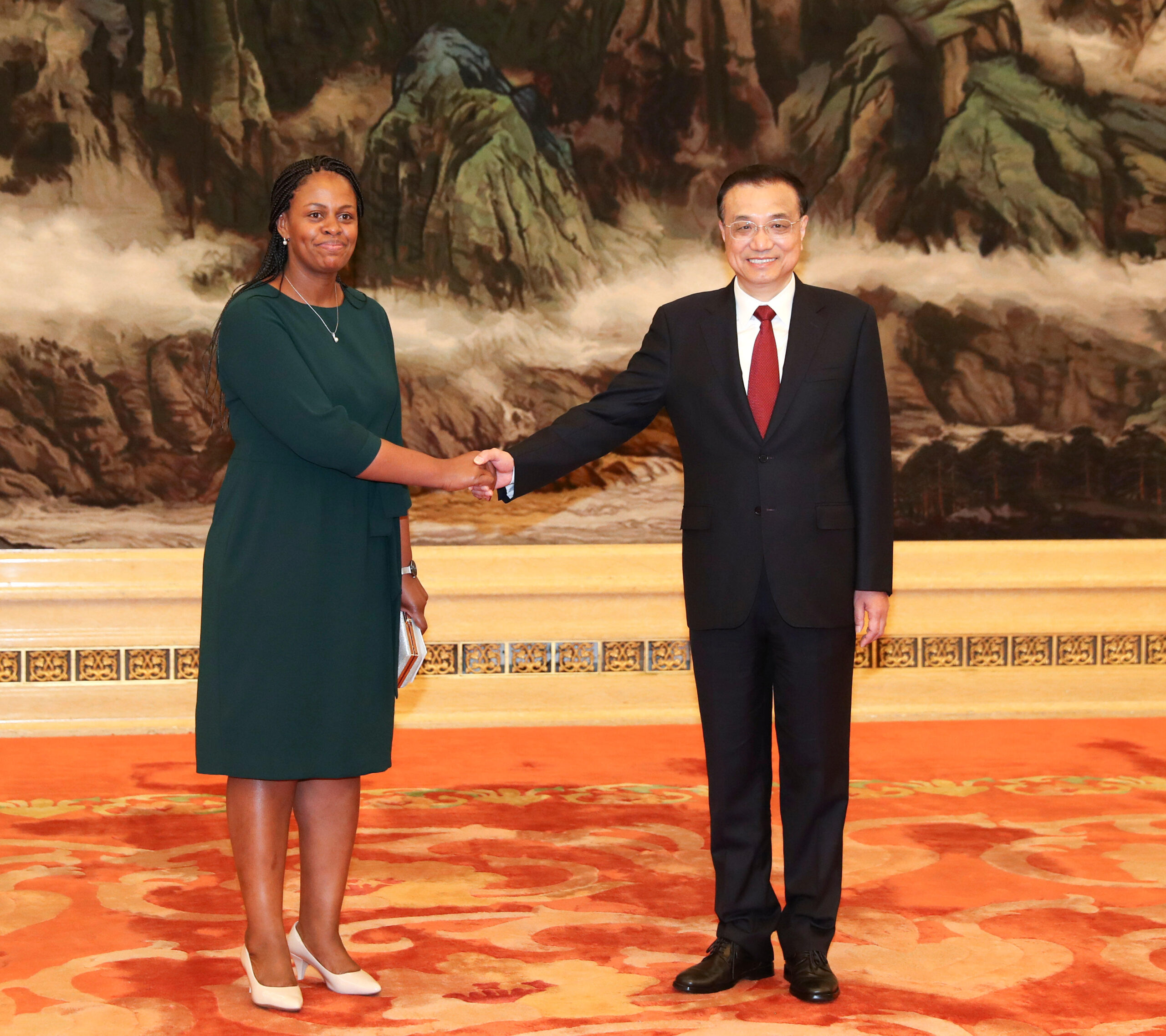 Beijing, China. 30th Sep, 2018. Chinese Premier Li Keqiang (R) meets ...